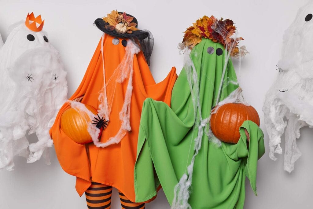 Easy Halloween Costume with Only a Bedsheet