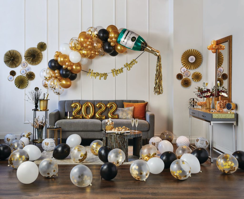 Black & Gold New Year Kids Party Theme