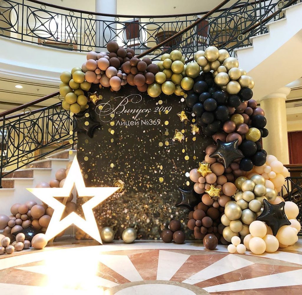 Black & Gold New Year Kids Party Theme